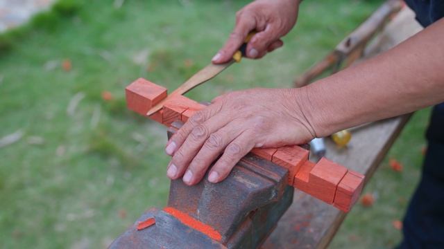 Как сделать табурет из красного дерева показывает дедушка Аму