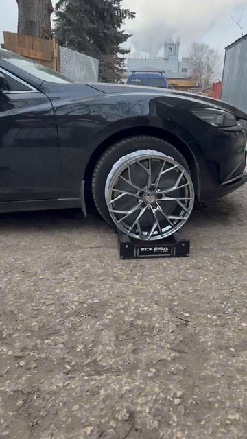 Mazda 6 на примерке дисков в 19-ом диаметре