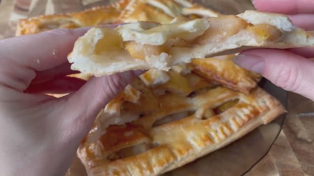 Ленивая слойка с грушей