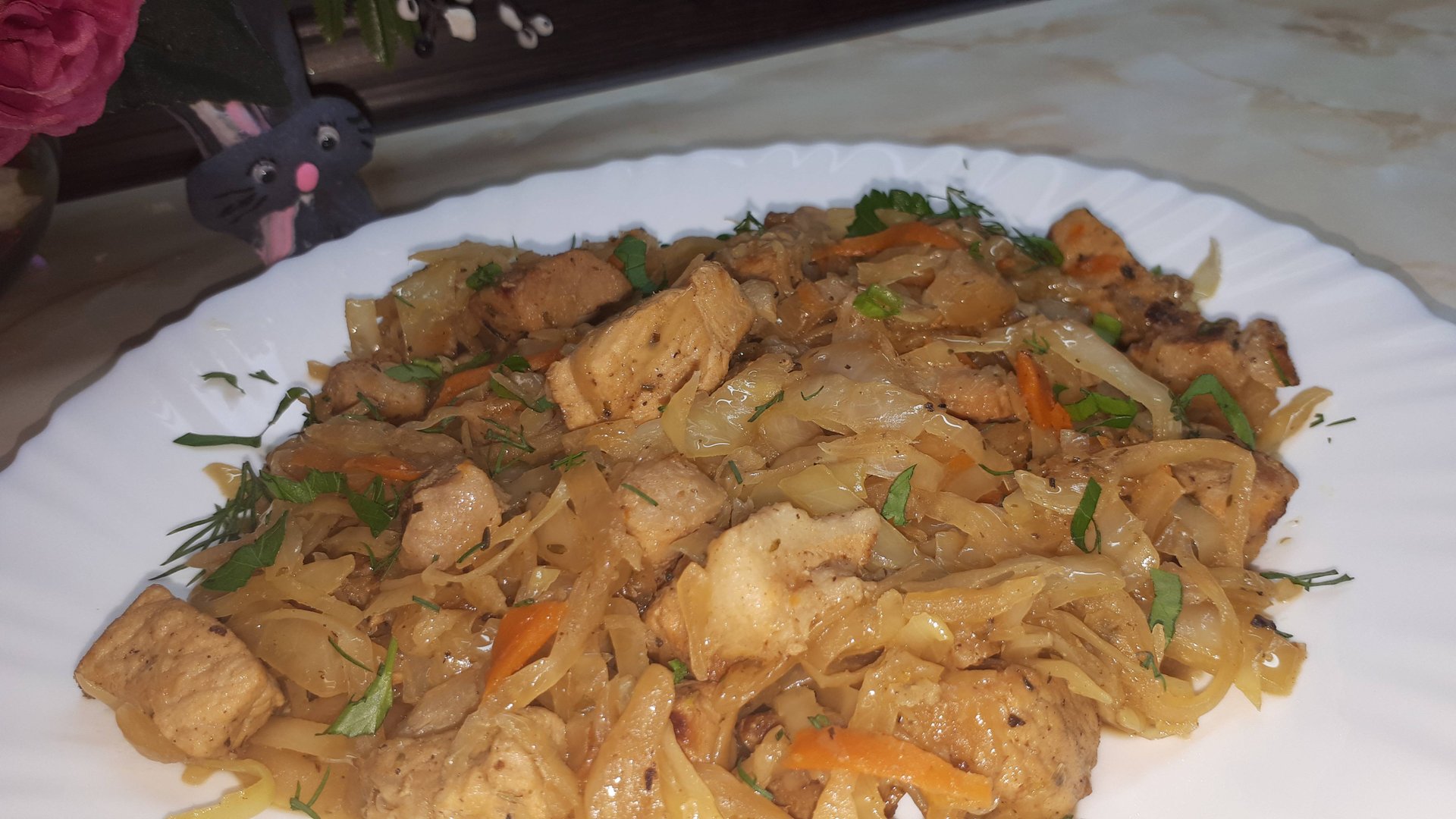 Тушеная капуста со свининой. Вкусная минутка от Натали.