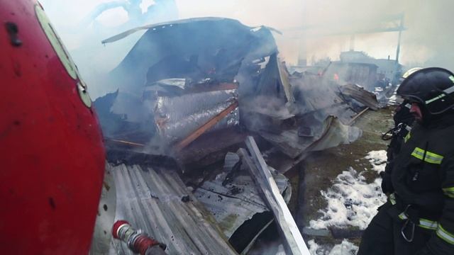 Пожар в ангаре на деревообрабатывающем производстве