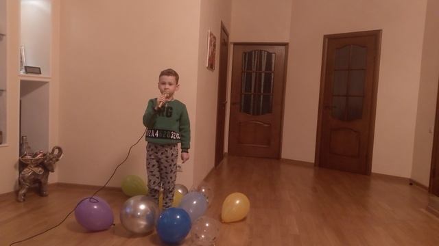 Потому что друг Betsy