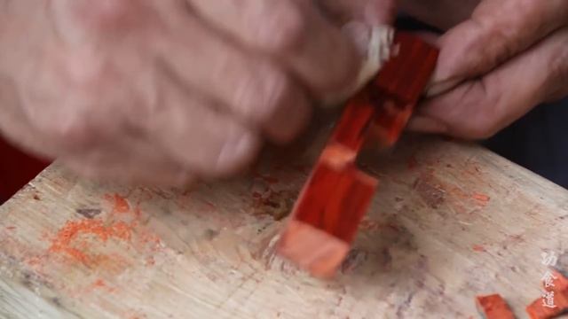 Дедушка Аму сделал Любаньский замок-головоломку из дерева из 6 деталей