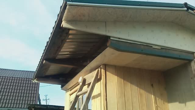 Углярка с подвижной крышей