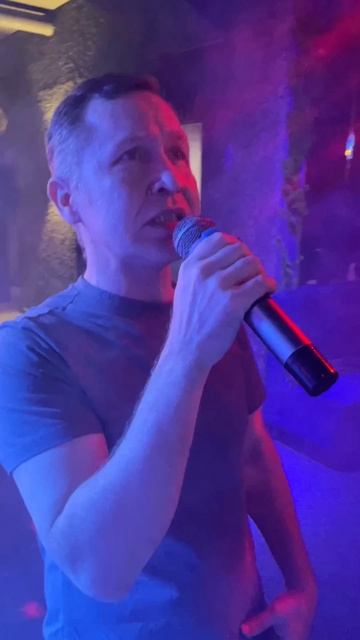 🎤 Караоке-вечер с братьями: я спел от души! 🎶Друзья, сегодня был отличный вечер в кругу братьев!