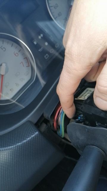 СИГНАЛ, ТУМАНКИ РЕНО ЛОГАН РЕМОНТ ПОДРУЛЕВОГО ПЕРЕКЛЮЧАТЕЛЯ.