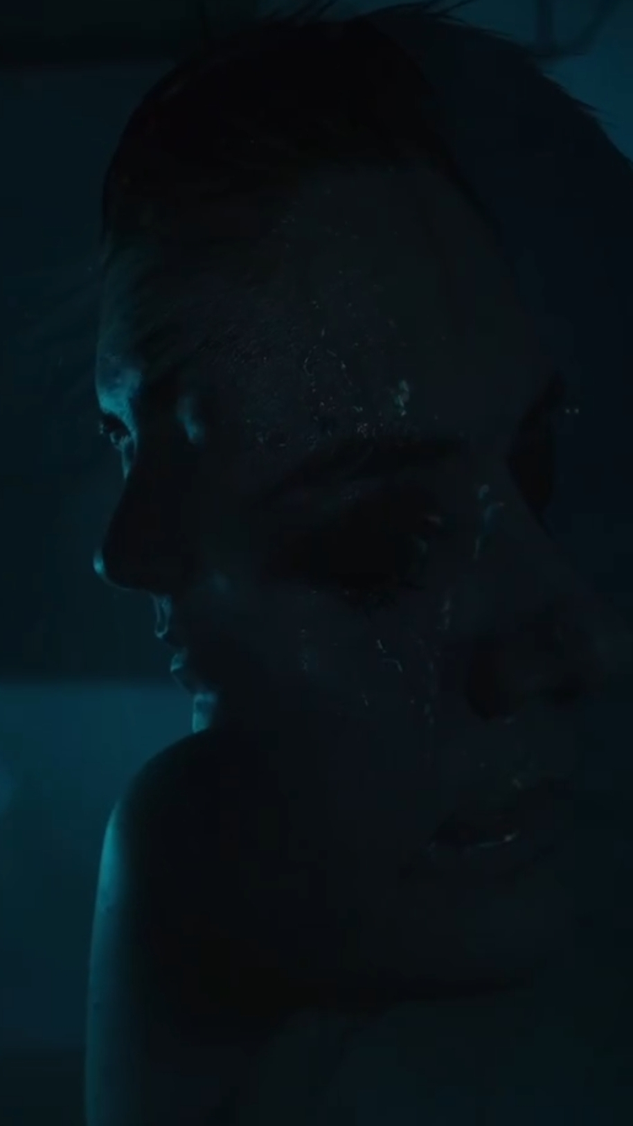 Emma M/ холодная как снег /Анонс