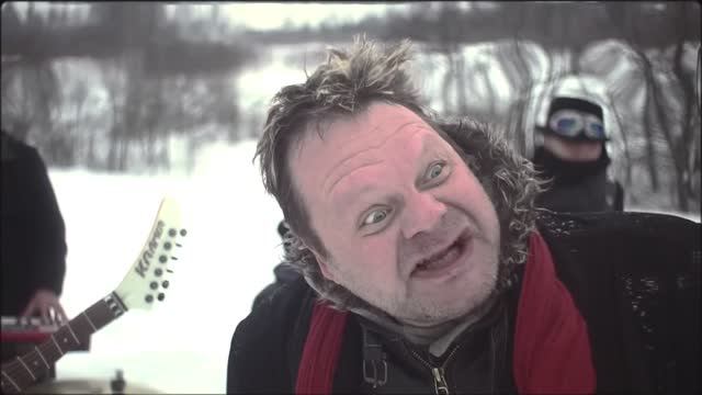 Бахыт-Компот I Роняя айфоны (Bakhyt Kompot I Dropping iPhones. Official video)