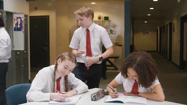 GOGETTER 2 UNIT 1 Grammar – They meet before class. (Part 1)