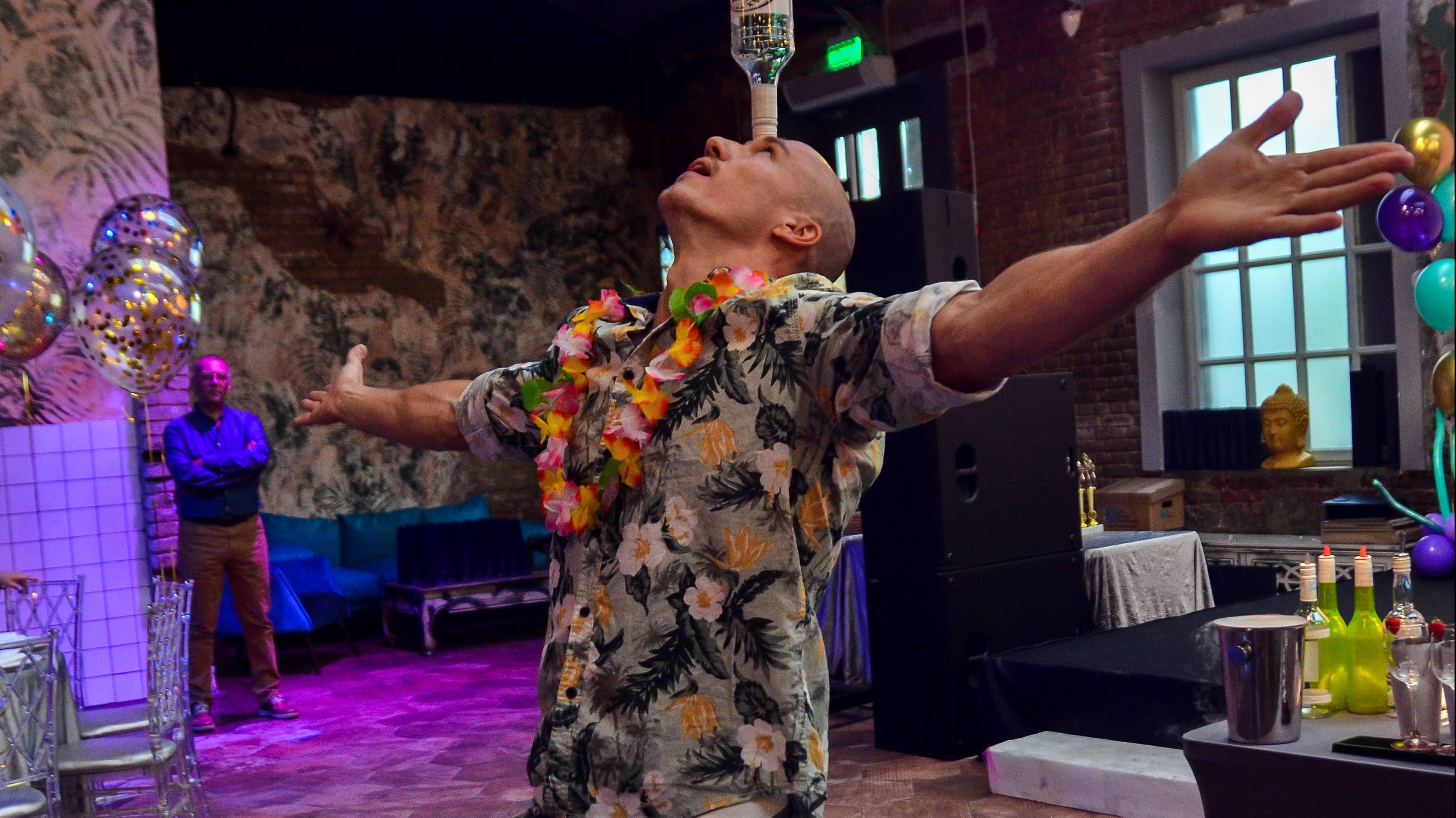 Бармен шоу в Гавайском стиле