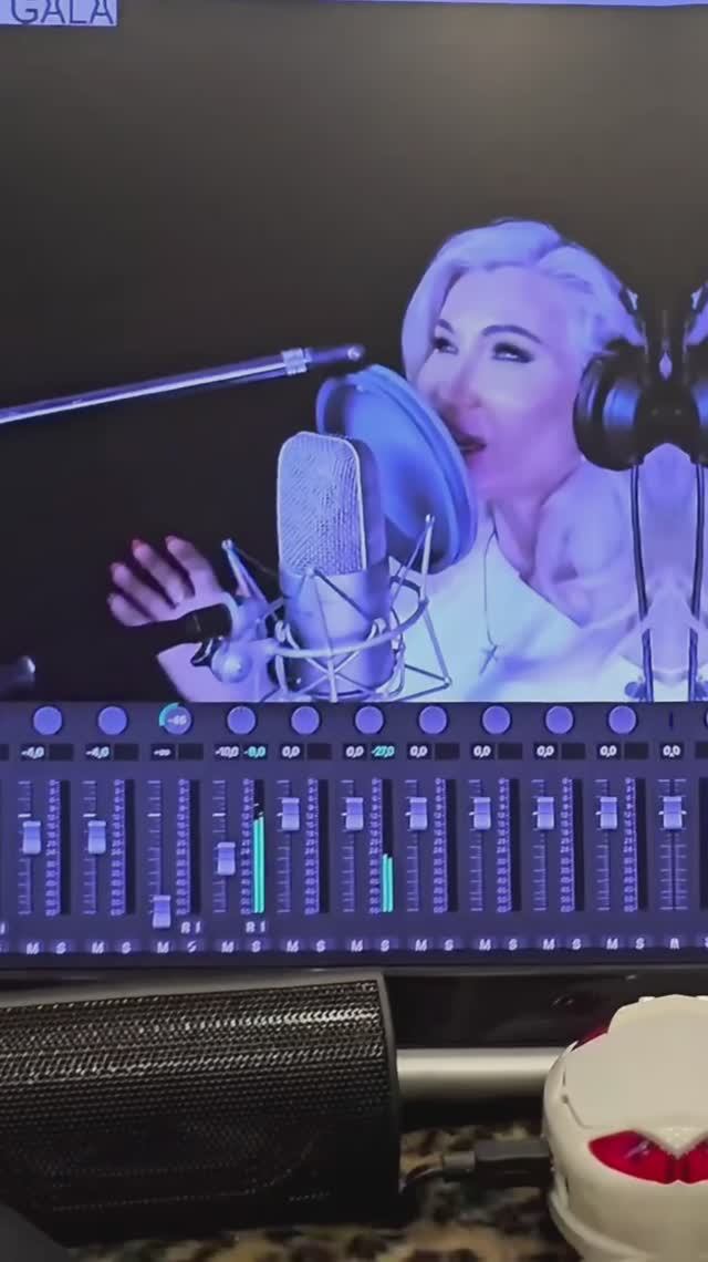 Премьера песни « Не уйдёшь!»