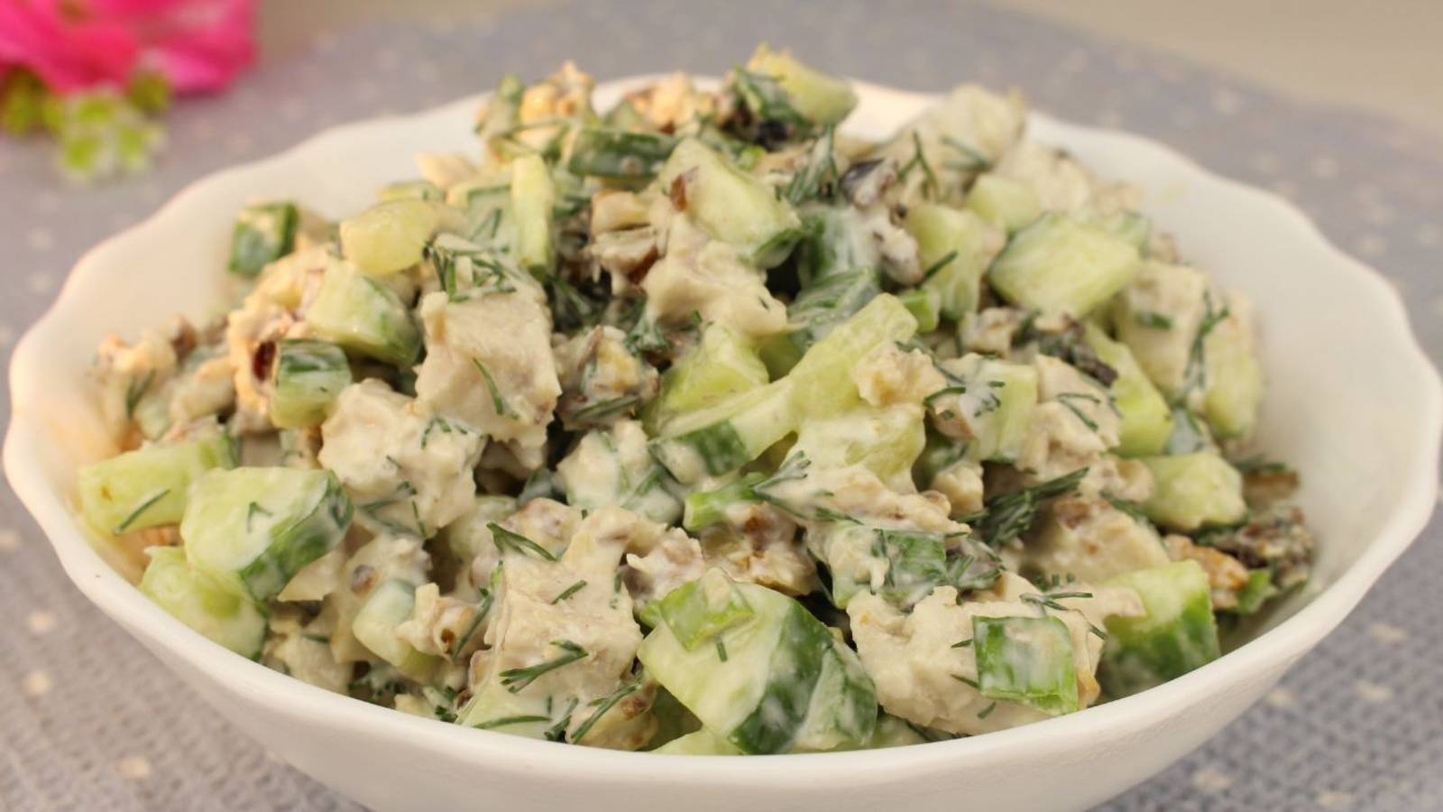 Салат «Довольный мужчина»  с курицей, черносливом и грецкими орехами. Без майонеза!