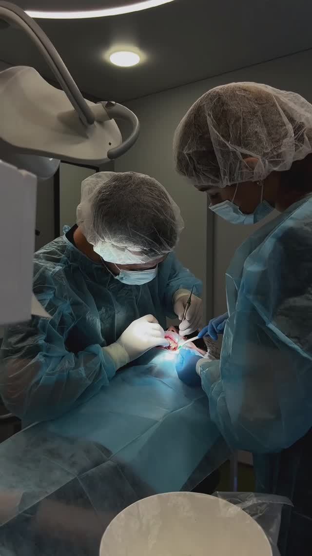 Процесс имплантации. Врач: Харин Александр Александрович