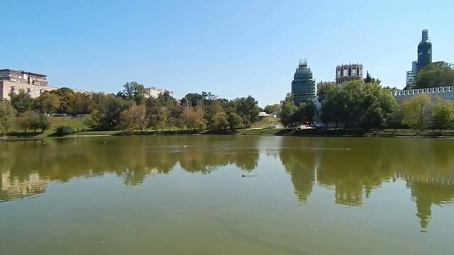 г. Москва. Вид на Новодевичий монастырь. Пруд, парк.