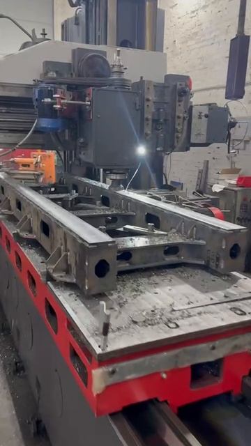 Процесс фрезеровки базовых поверхностей линейного трека для сварочного робота | Техновелд