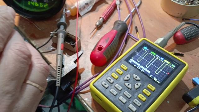 а стрелочка на соточке лежит