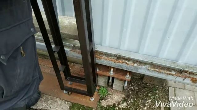 Ворота стали открываться сами