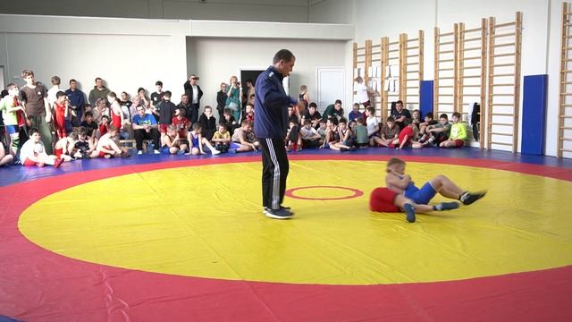 Искромётная победа юного борца!