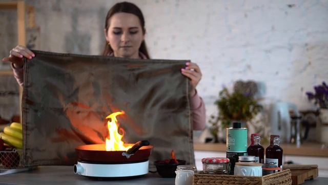 Потушить сковородку полотенцем ОтОгня