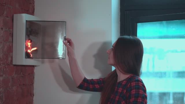 Потушить электрощит огнетушителем ОтОгня