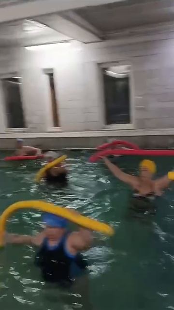 Утренняя аквааэробика для отдыхающих на курорте "Русь"