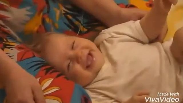 Внучка, детство золотое.