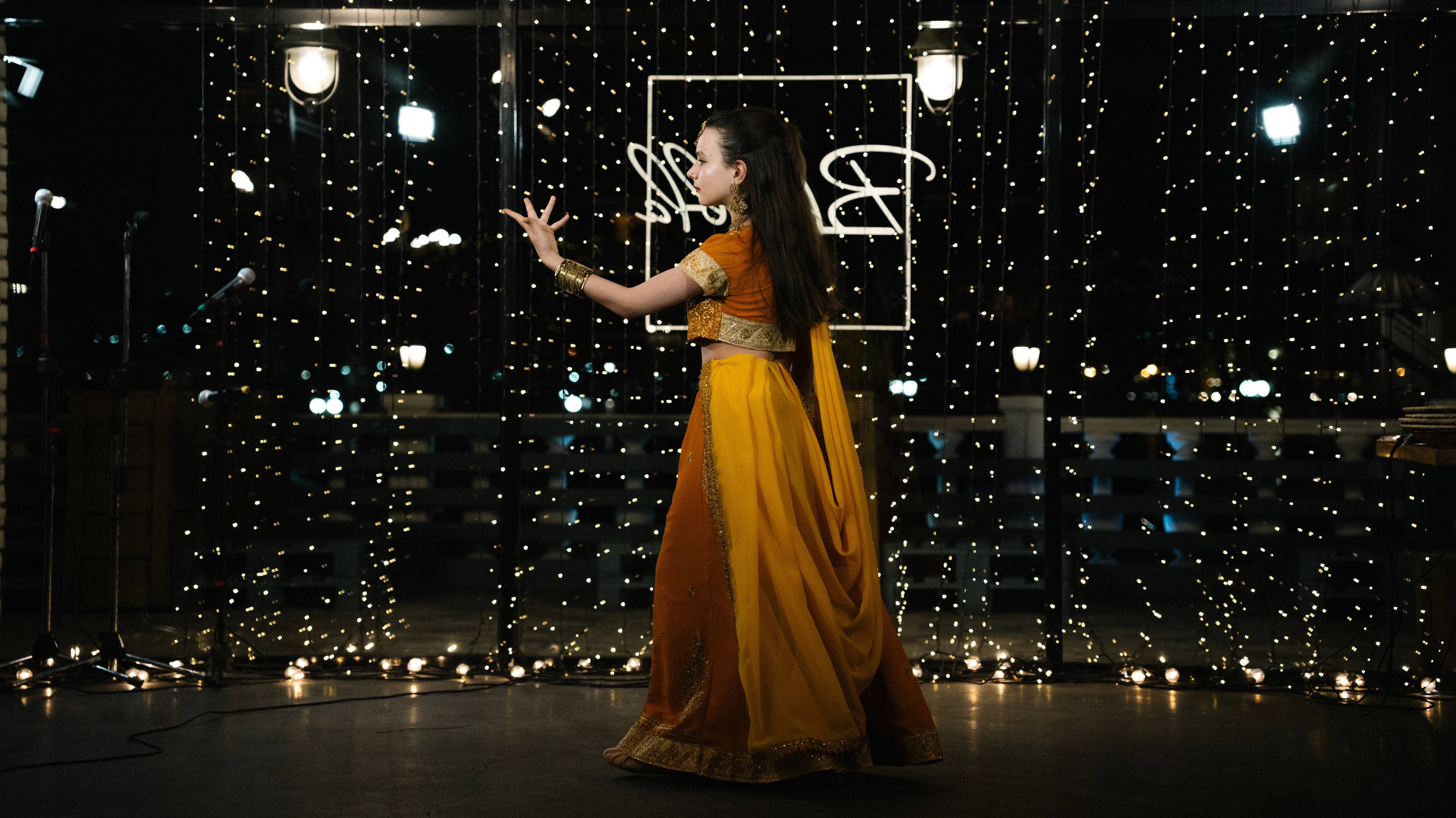 Ева Татосьян - Bollywood