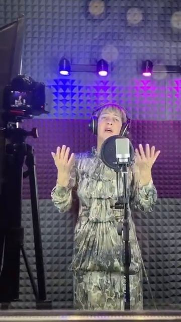 Мама записывает песню в подарок дочке на свадьбу и снимает клип ▶ FAML STUDIO