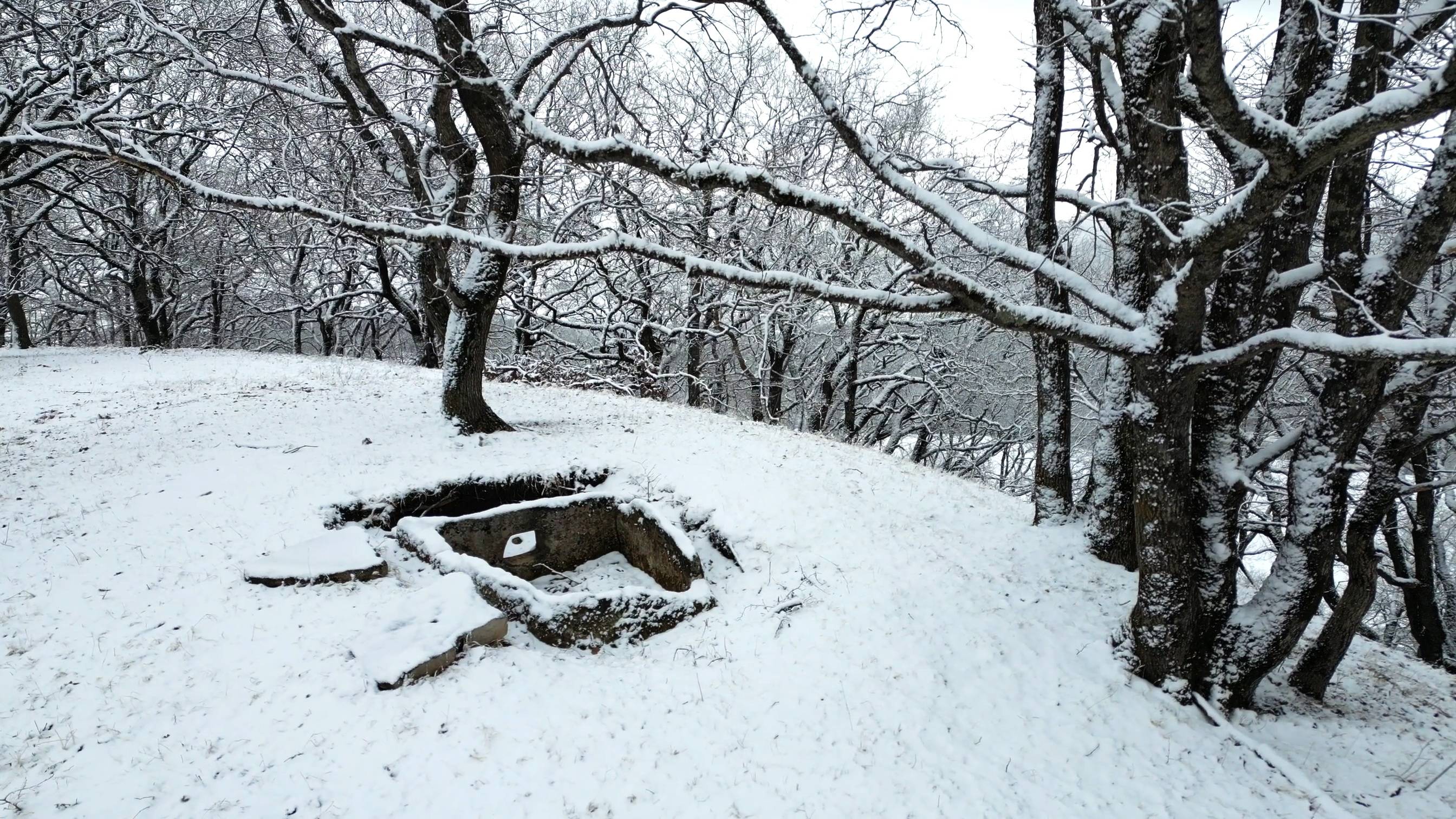 АЭРО 10 - Дополнение к Видео 89 - Дольмен с трапециевидным отверстием