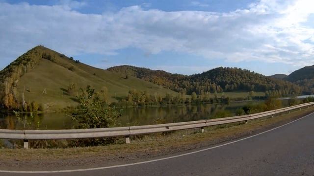Путешествуя на машине и любоваться красотами природы