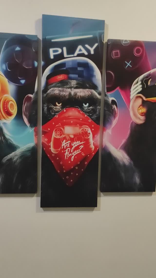 Как и обещал показываю какие я картины повесил у себя на этаже .