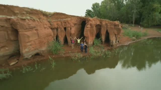 Красная круча, Букобайские яры, Париж