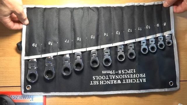 Набор комбинированных гаечных ключей.