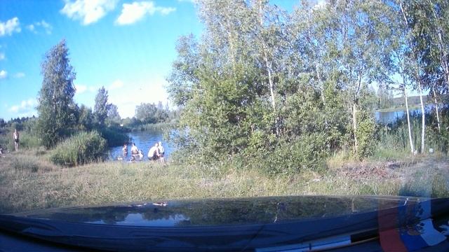 Смоляне на озере Ольшанске Карьеры в жаркий день.