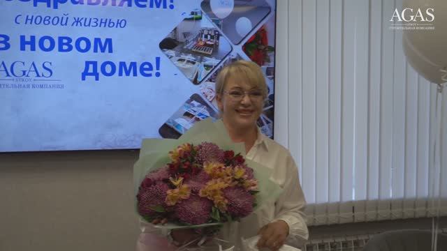 Торжественное вручение ключей семьям в офисе  | 2024