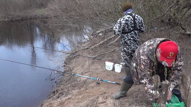 Рыбалка ранней весной на реке. Первые рыбки порадовали поклевками .
