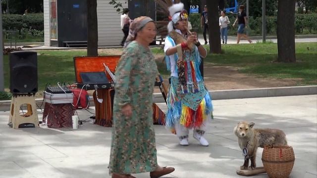 Индейцы в Москве. ВДНХ