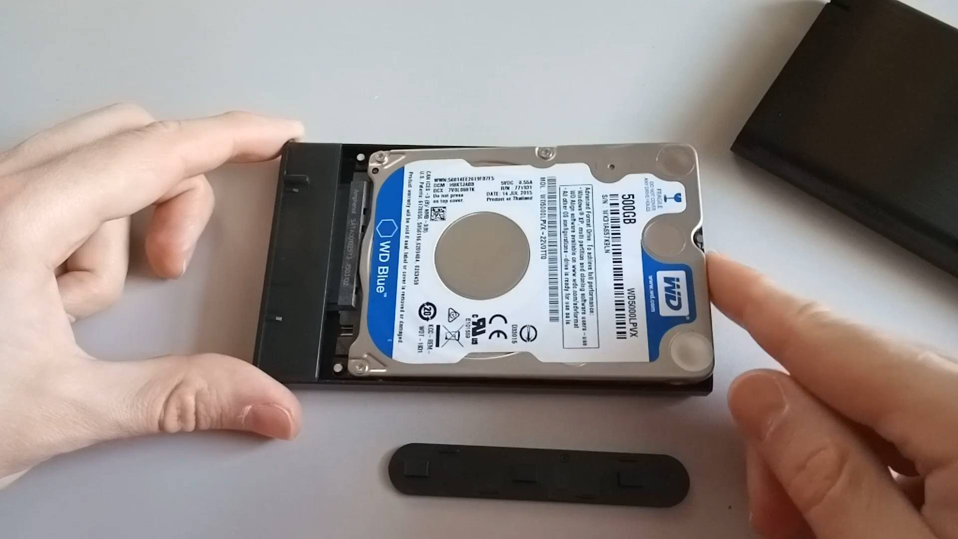 Установка накопителей в бокс DEXP 2505HDUS3