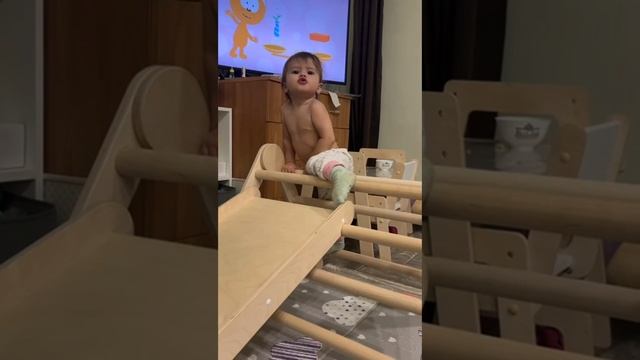 Ульяна, горка 🏞️ и Катя 😊