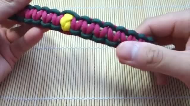 How to Make a Vision Themed Cobra Knot Paracord Bracelet Tutorial(360P)