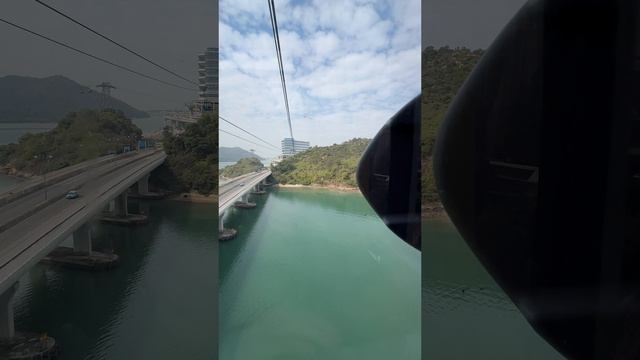 В кабинке с прозрачным полом