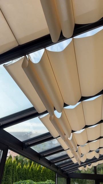 Пергола дома, шторы в зимнем саду на потолке