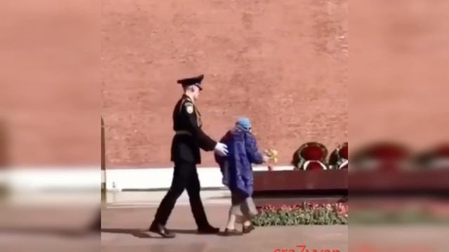 У обелиска.  Льгов