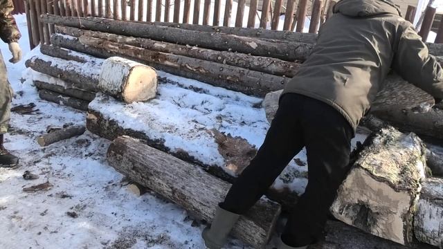 13032022г  погрузка дров на машины.