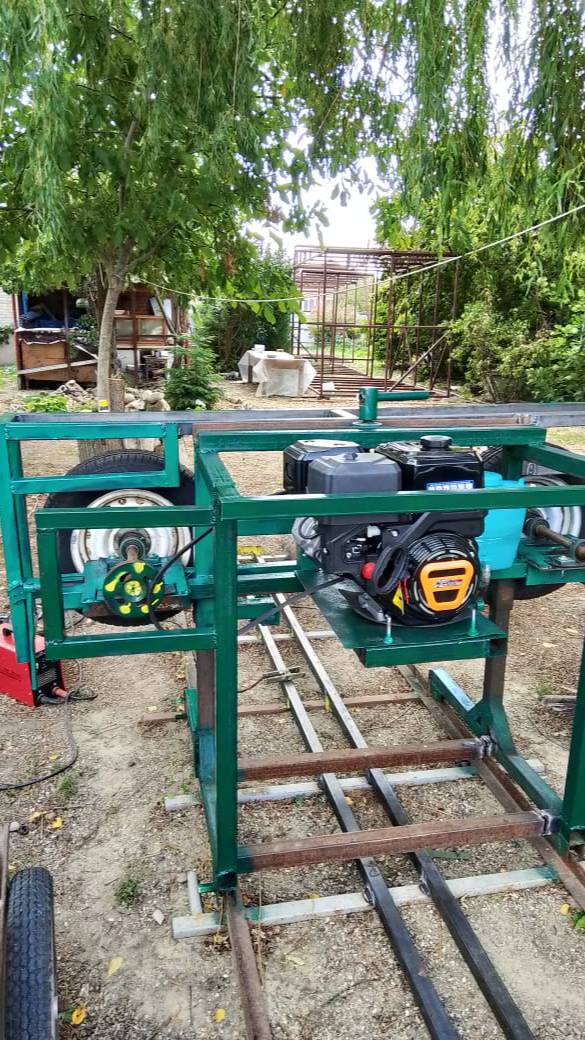 Первоя пилорама в работе