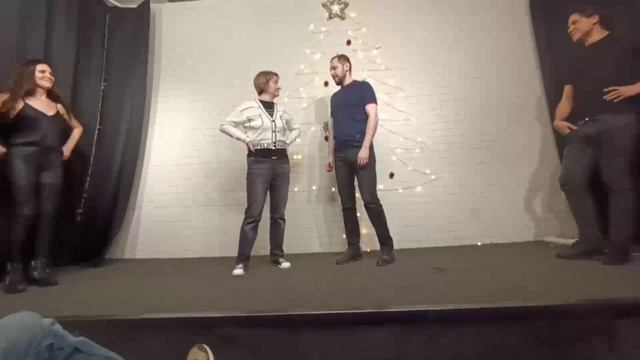 Без смеха - бросила девушка