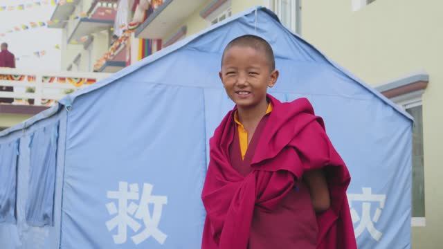 Почему в Непале дети становятся монахами? #путешествия