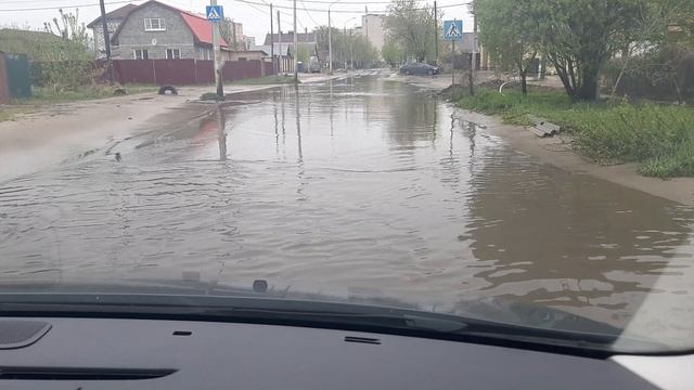 Вот так лужа,хоть весла доставай в Нижнем Новгороде.