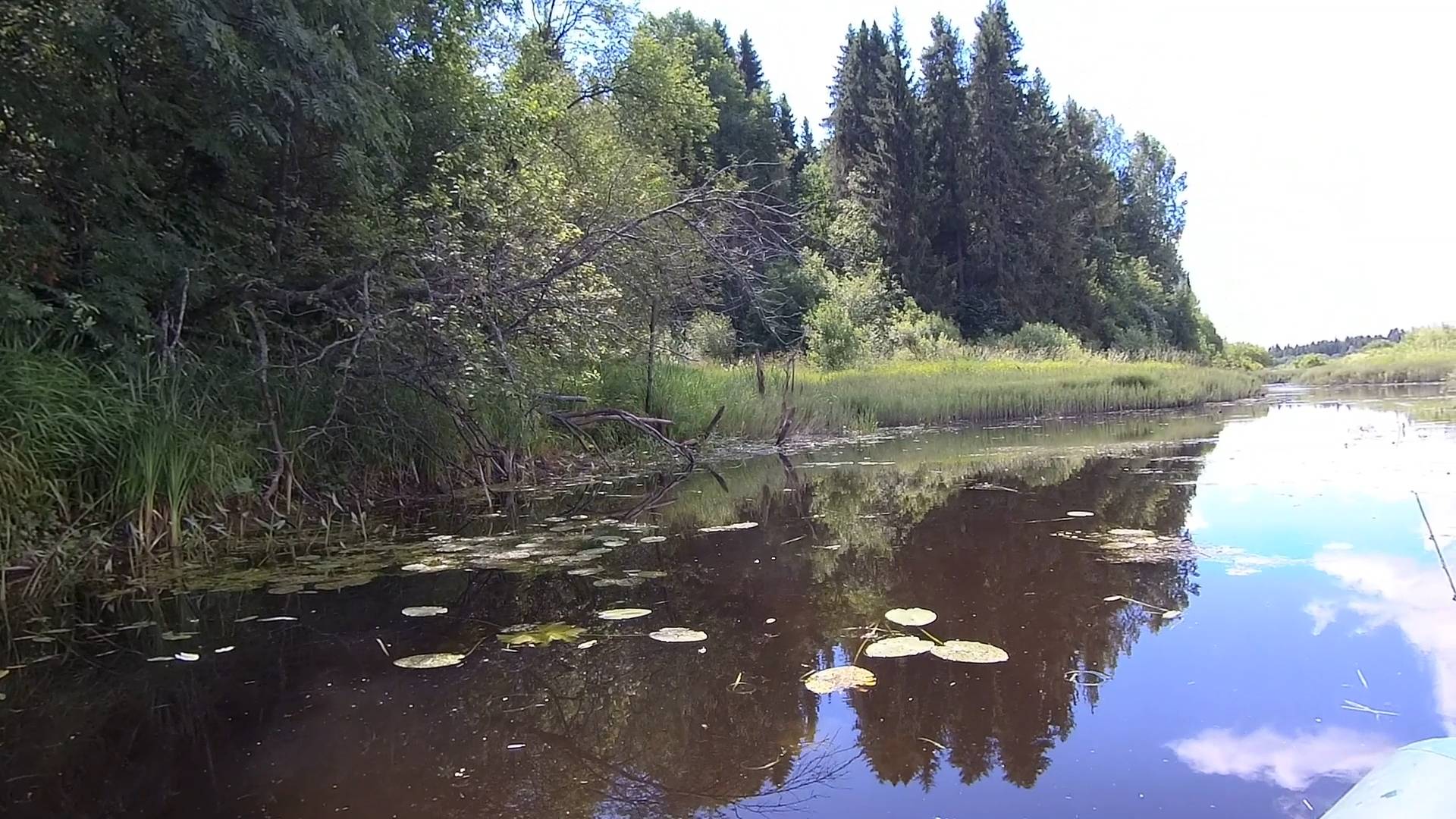 По микроречке с электромотором. Ловля спиннингом на мормышку.