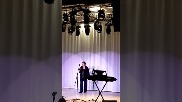 Провожали ребят солдаты